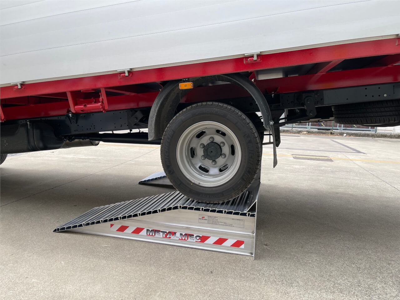 Auffahrkeile für Lkws bis 12.000 kg | Thiele-Shop