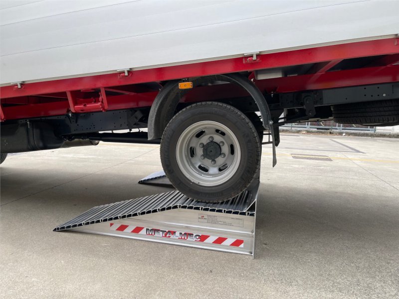 Auffahrkeile für Lkws bis 12.000 kg | Thiele-Shop