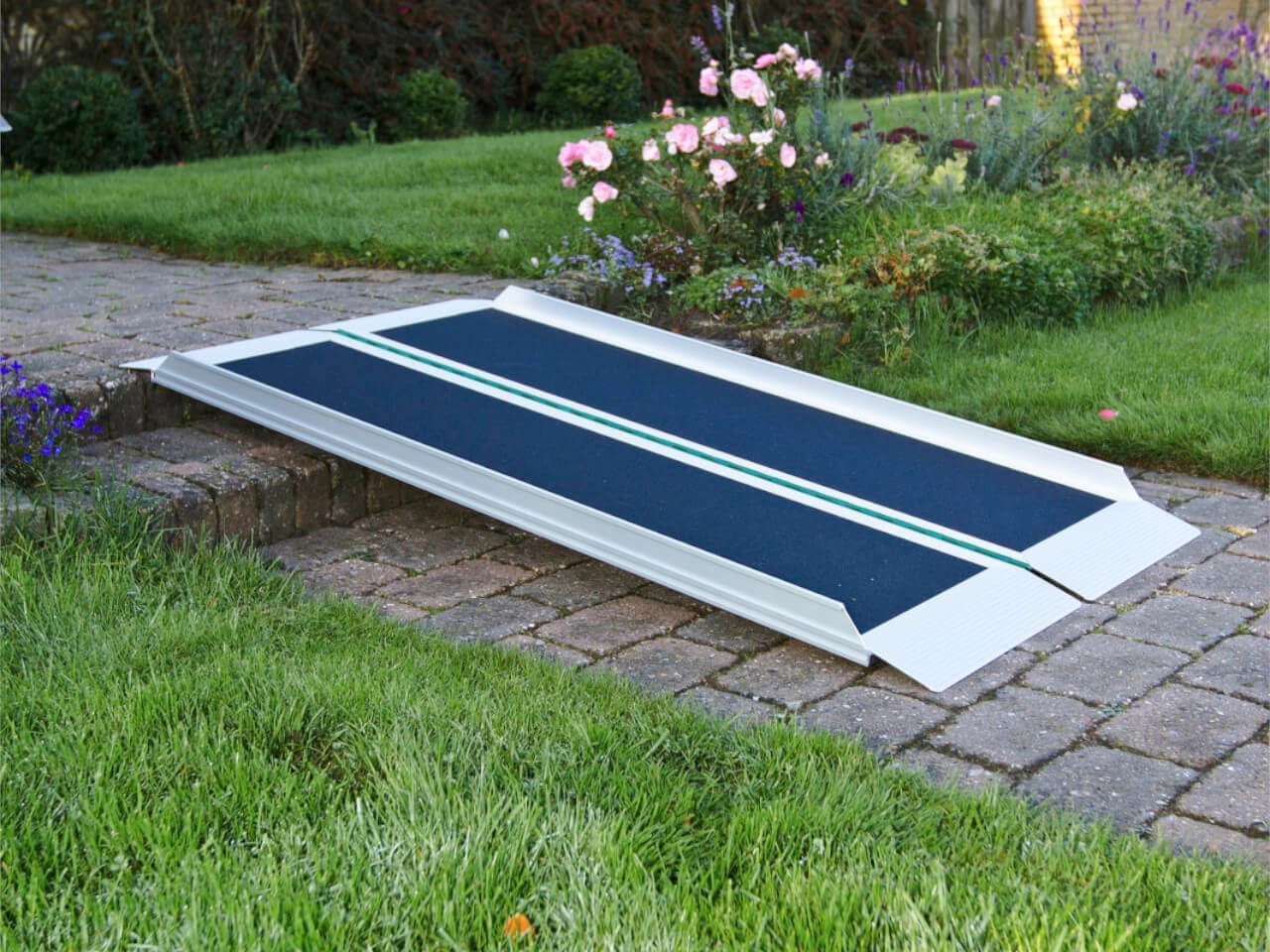 Faltbare Rollstuhlrampe online bestellen | Thiele-Shop